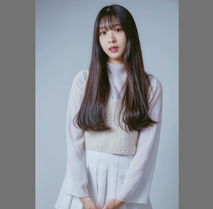 EZE (Singer) Age, Bio, Wiki, Facts & More - Kpop Members Bio