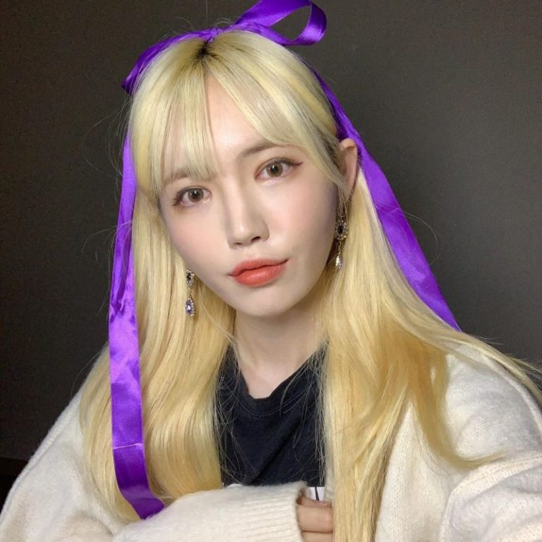 YELO (Singer) Age, Bio, Wiki, Facts & More - Kpop Members Bio