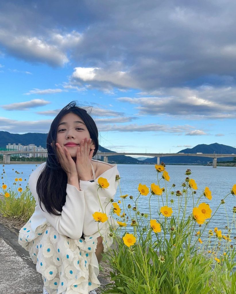 Kim Yuna (Singer) Age, Bio, Wiki, Facts & More - Kpop Members Bio